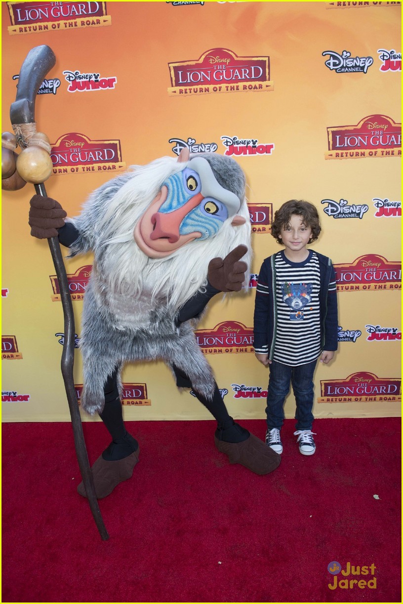 Ariel Winter Supports Sarah Hyland & Madison Pettis At 'Lion Guard ...