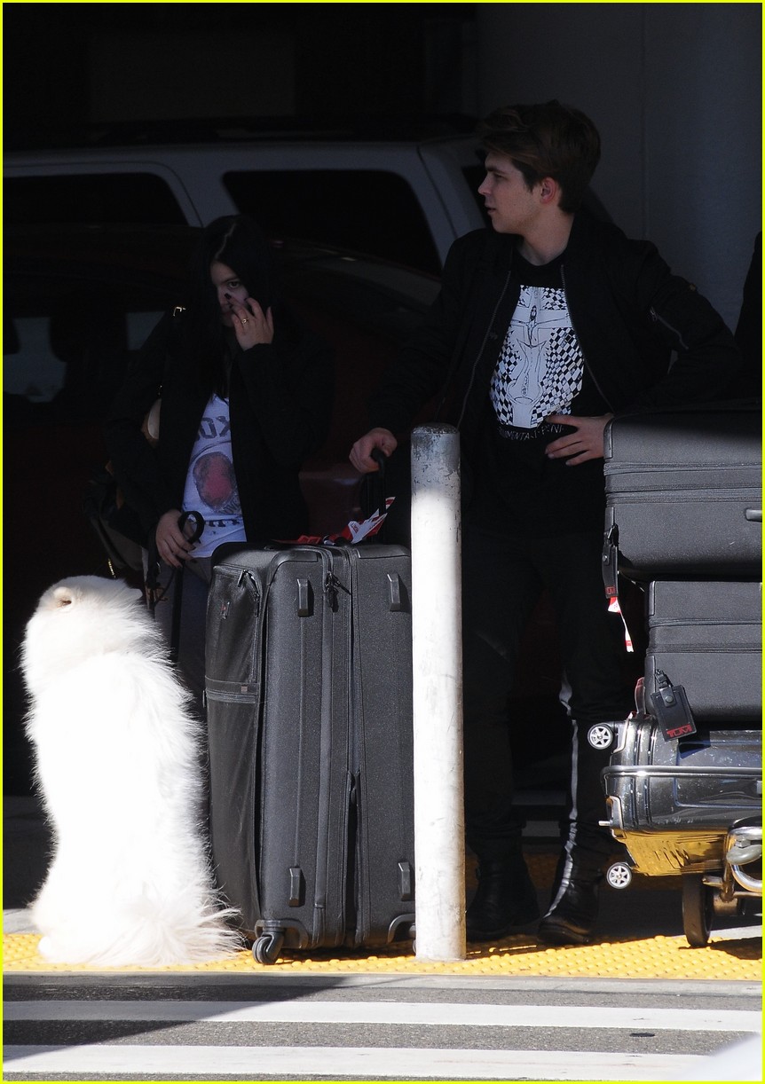 Ariel Winter & Boyfriend Laurent Claude Gaudette Travel for the Holiday ...