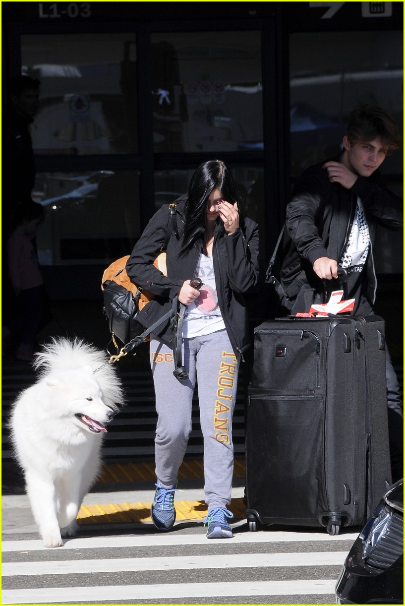 Ariel Winter & Boyfriend Laurent Claude Gaudette Travel for the Holiday ...