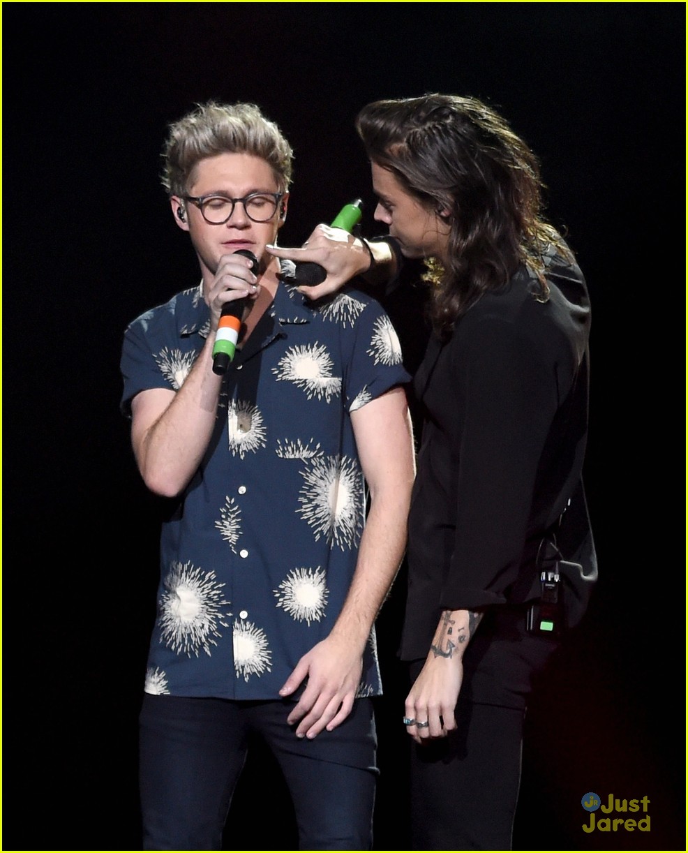 One Direction & 5 Seconds of Summer Get The Party Started At Jingle ...