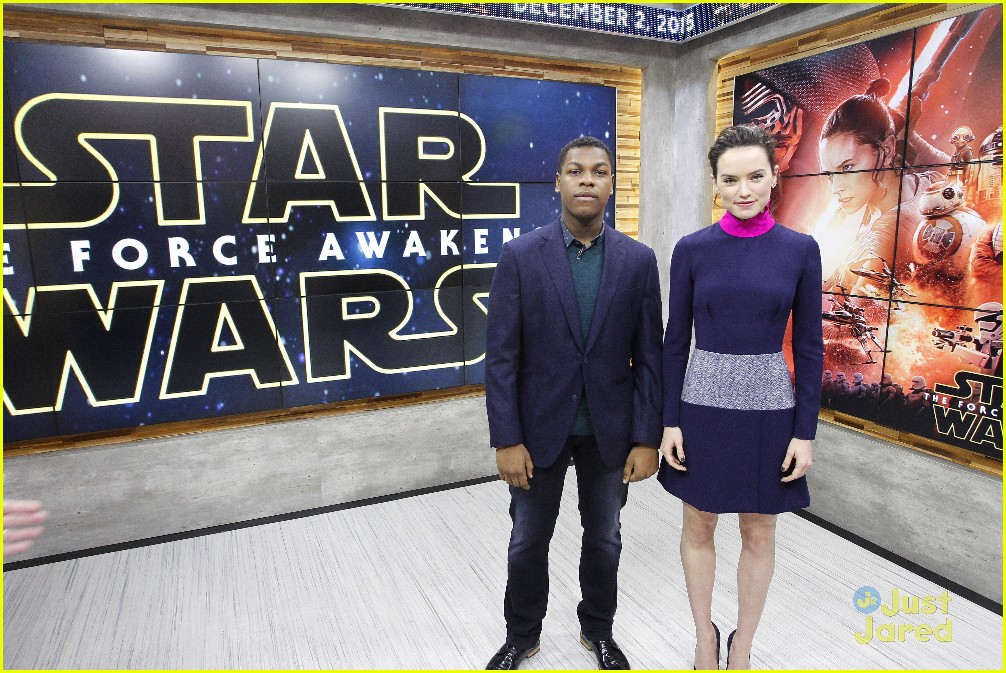 How Did Daisy Ridley & John Boyega React To Seeing 'Star Wars The Force ...