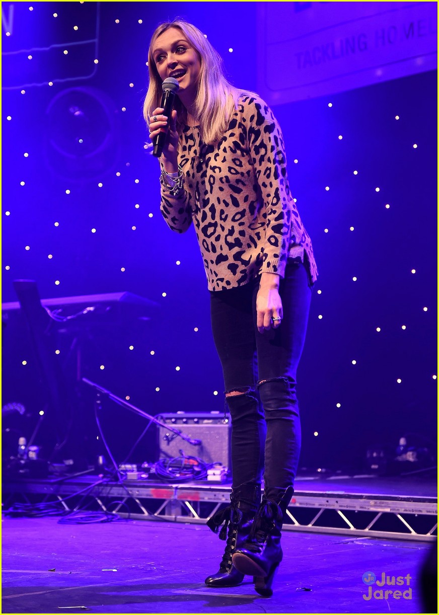 Ellie Goulding Gathers Friends For Annual Holiday Concert - See The ...