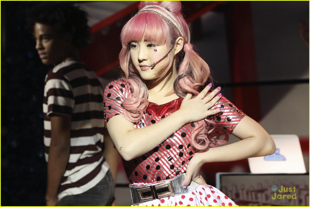 The 'Make It Pop' Holiday Special Premieres Tonight! | Photo 901594 ...