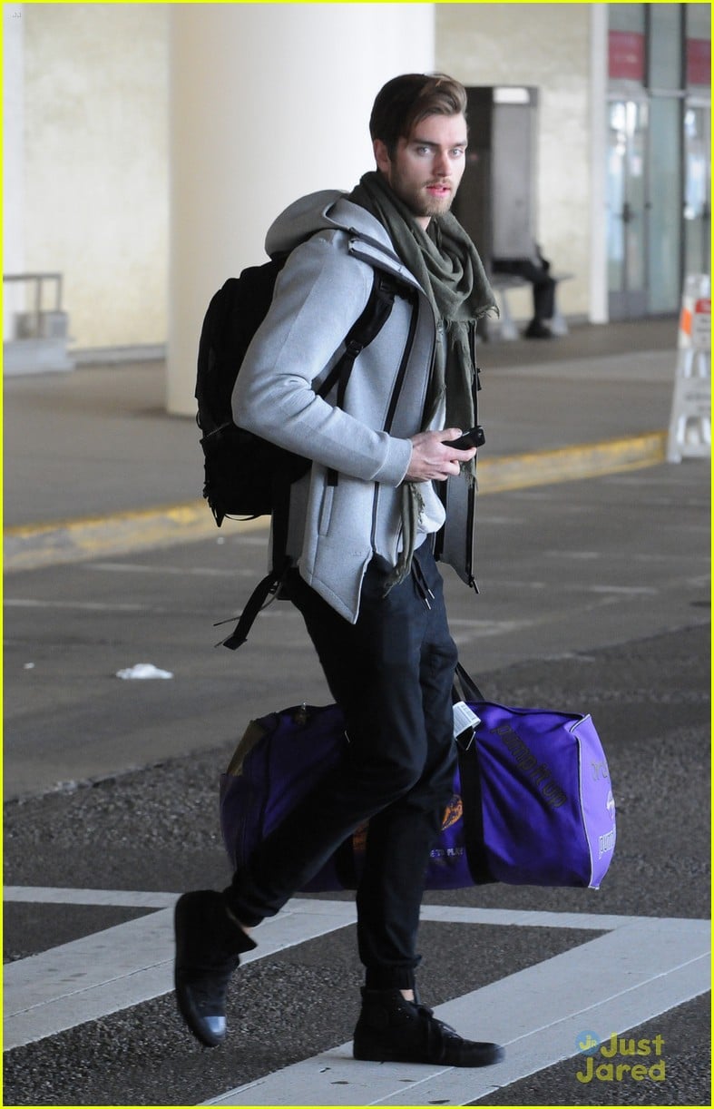 Pierson Fode Surprises Family By Flying Home For Thanksgiving | Photo ...