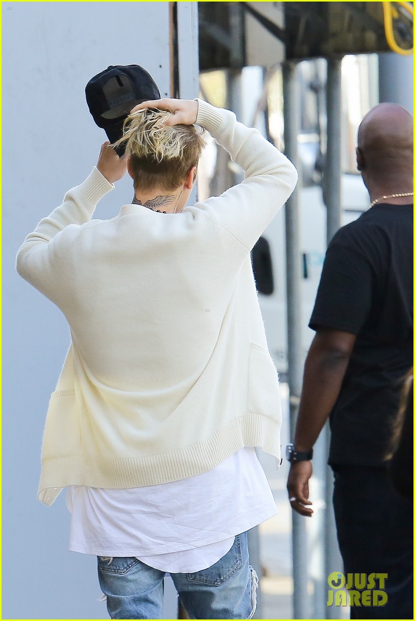Justin Bieber Plays Beethoven in Beverly Hills - Watch The Vid! | Photo ...