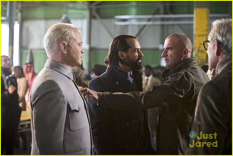DC's Legends of Tomorrow Premiere Episode Continues Tonight! | Photo ...