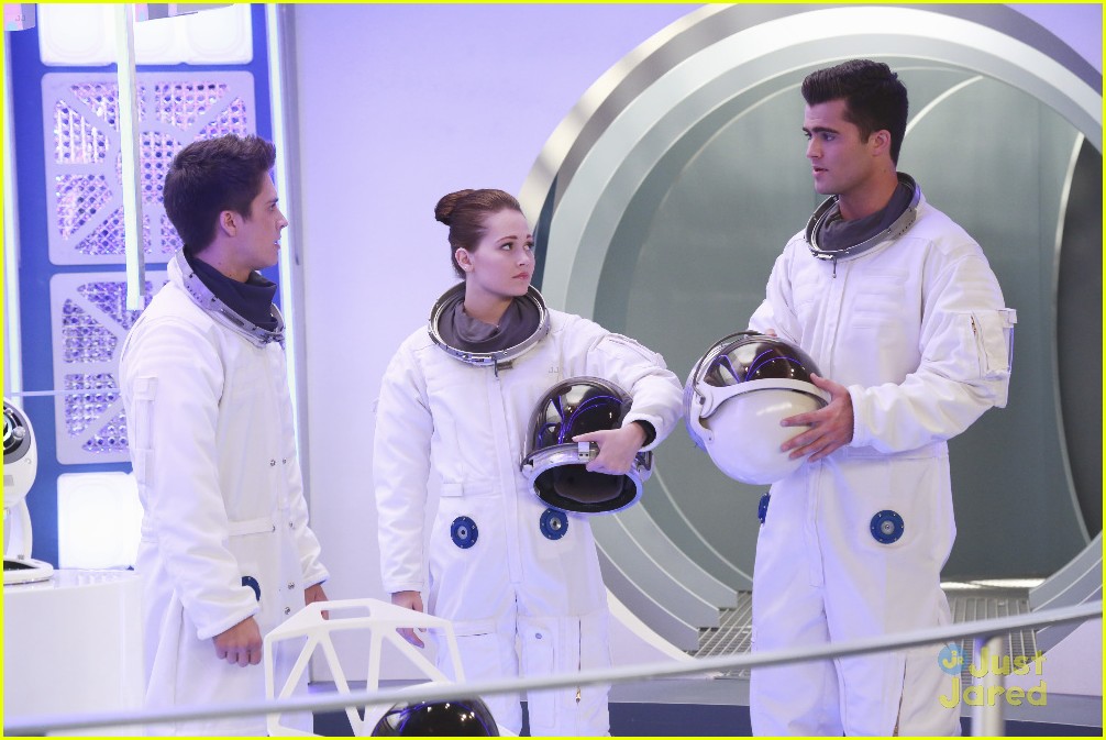 'Lab Rats' Head To Space On Tonight's Show - See Exclusive Pics ...