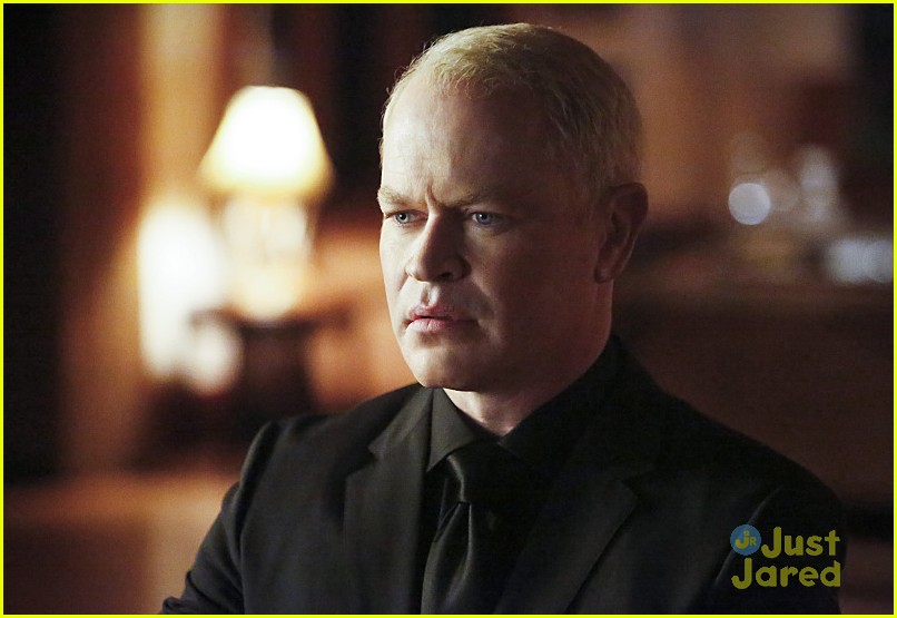 Oliver Tries to Get His Son Back on Tonight's 'Arrow' | Photo 933009 ...