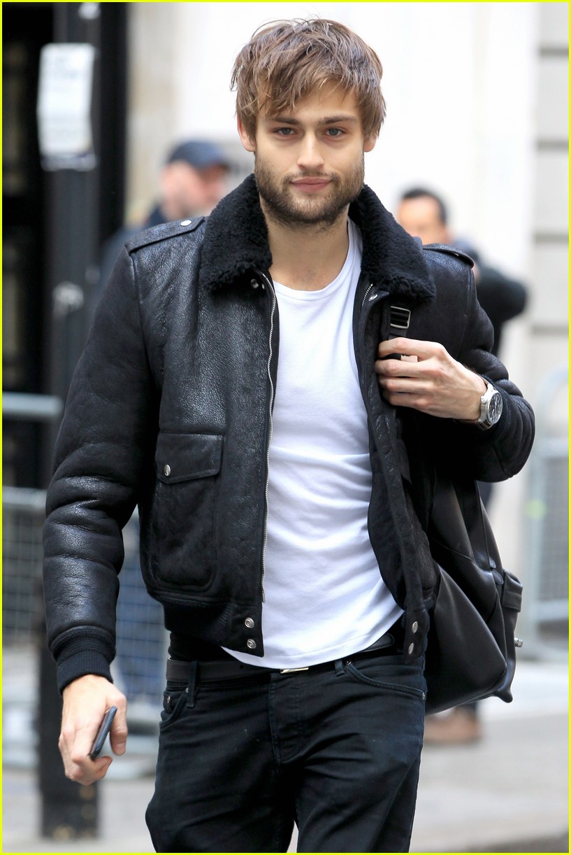 Douglas Booth Says He Would Do 'Alright' in a Zombie Apocalypse | Photo ...