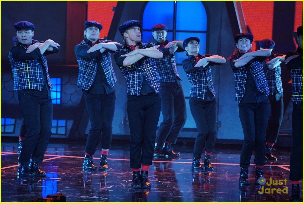 'The Wonderful World of Disneyland 60' Special Sneak Peek: Derek Hough ...