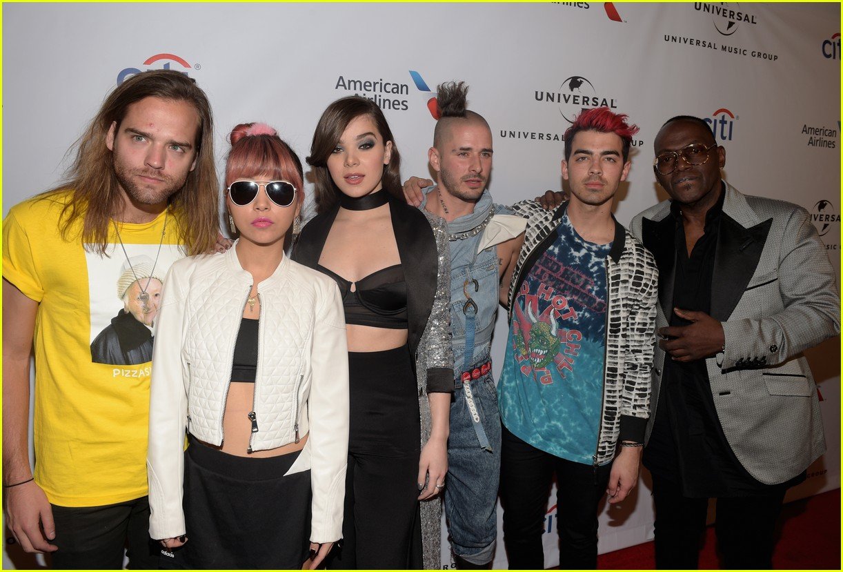 Hailee Steinfeld & DNCE Meet Up at Grammys 2016 After Party | Photo ...