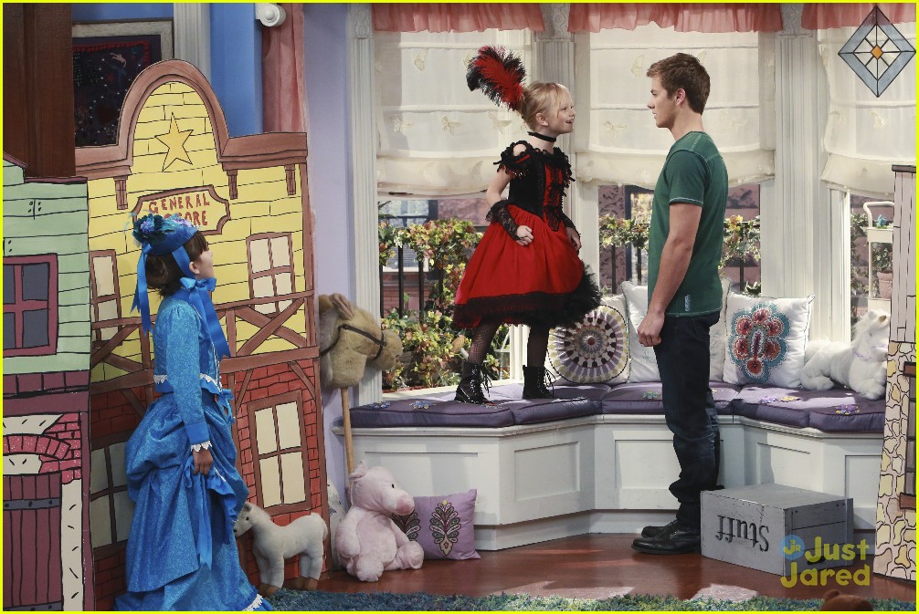 Full Sized Photo of girl meets world bay window stills 03 | Lucas Plays ...