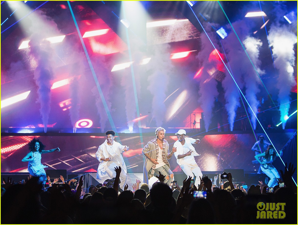 Justin Bieber Begins 'Purpose World Tour' in Seattle - Peep the ...