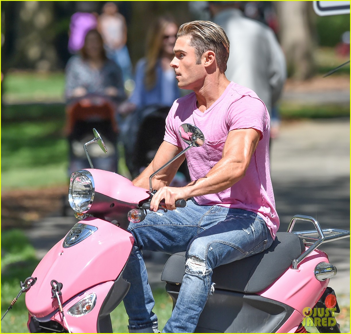 Zac Efron Shows His Muscles on a Scooter on 'Baywatch' Set | Photo ...