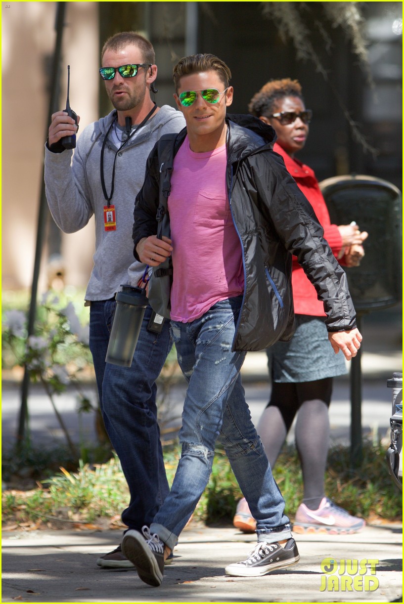 Zac Efron Shows His Muscles on a Scooter on 'Baywatch' Set | Photo ...