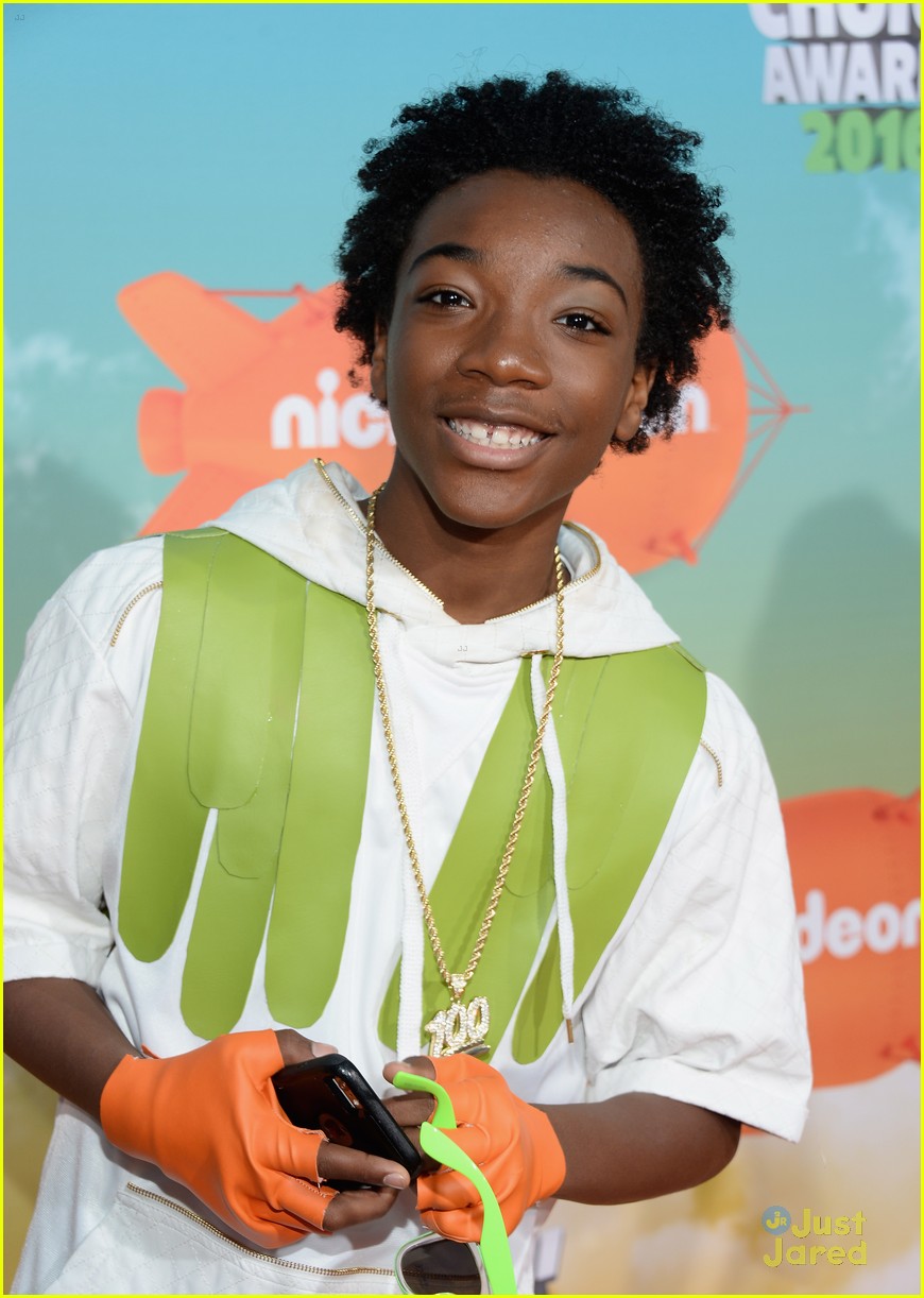 Emmy Buckner & Brady Reiter Step Out in Style For Kids Choice Awards ...