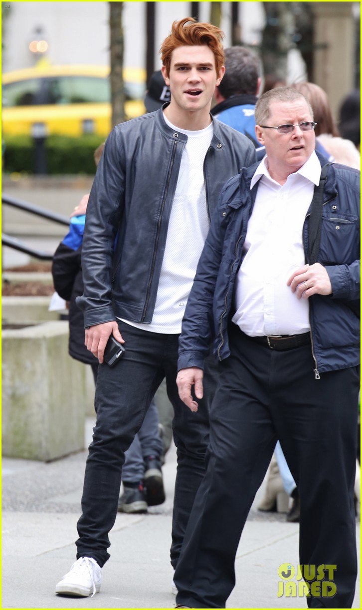 KJ Apa Shows Off Red Archie Hair in Vancouver! | Photo 945360 - Photo ...