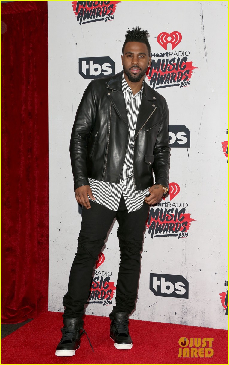 Jason Derulo Sings 'If It Ain't Love' at iHeartRadio Music Awards 2016 ...
