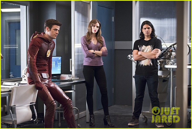 Barry Takes on Zoom on Tonight's 'The Flash' | Photo 958646 - Photo ...