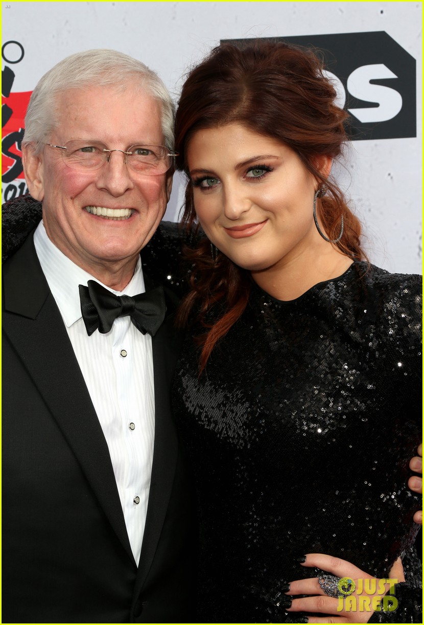 Meghan Trainor Takes Her Dad to the iHeartRadio Music Awards 2016 ...