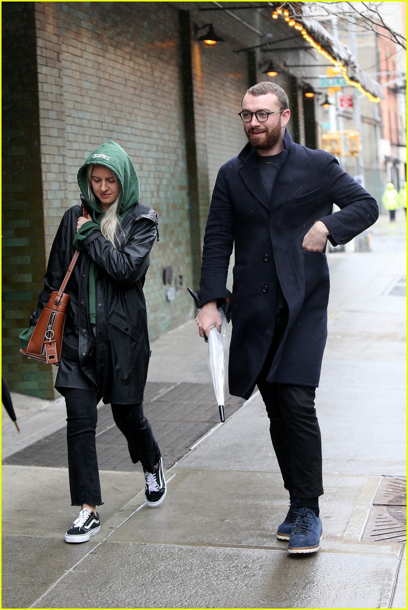 Sam Smith & Friends Step Out for Chilly Stroll in NYC | Photo 955681 ...