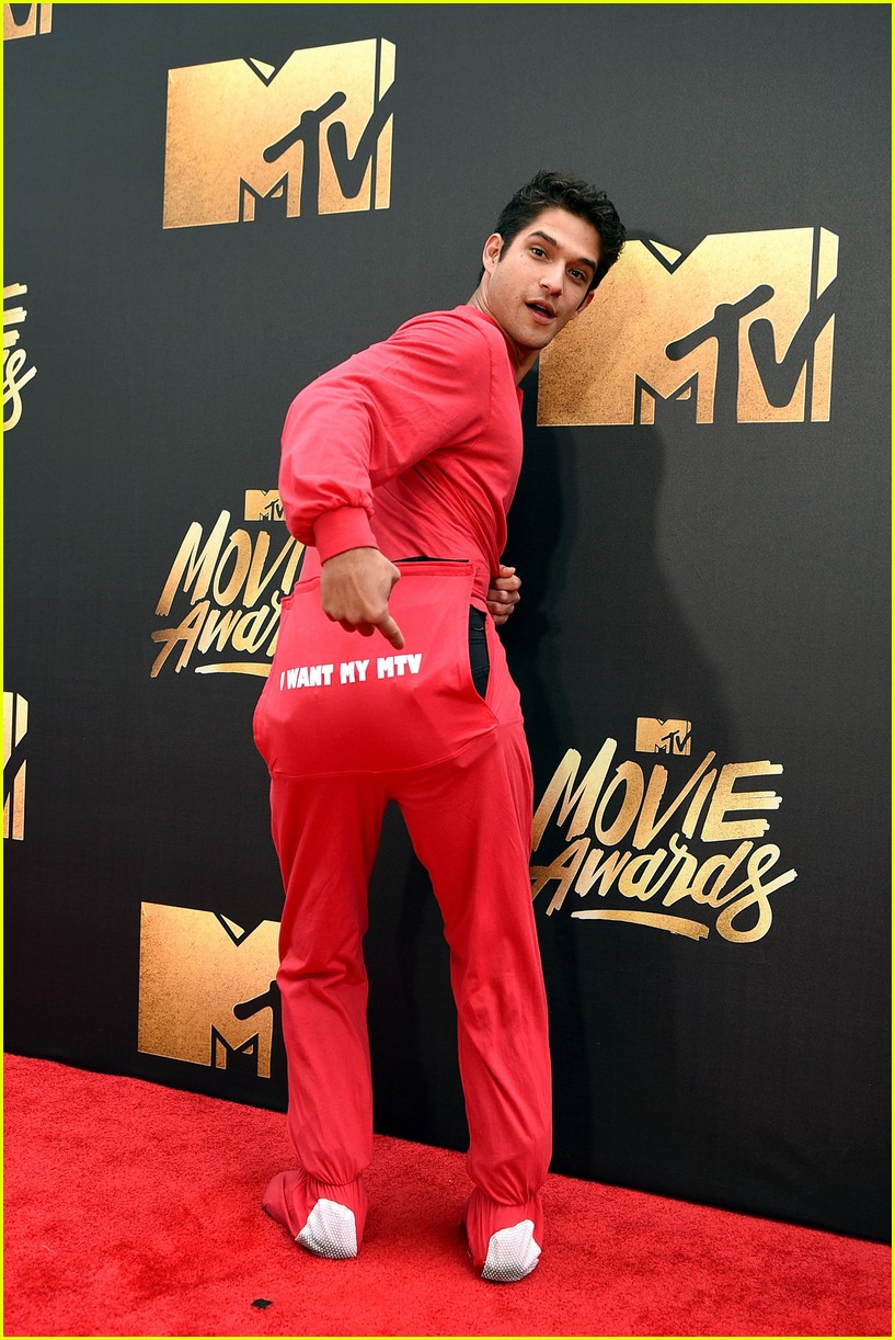 Tyler Posey Feels the MTV Spirit at MTV Movie Awards 2016 | Photo ...
