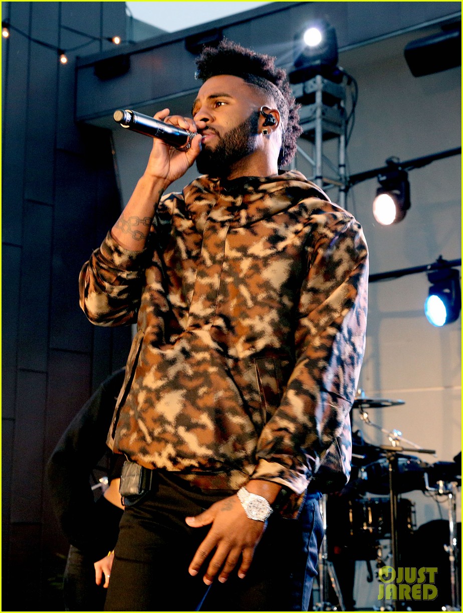 Jason Derulo Comes Face to Face With His Madame Tussauds Wax Figure ...