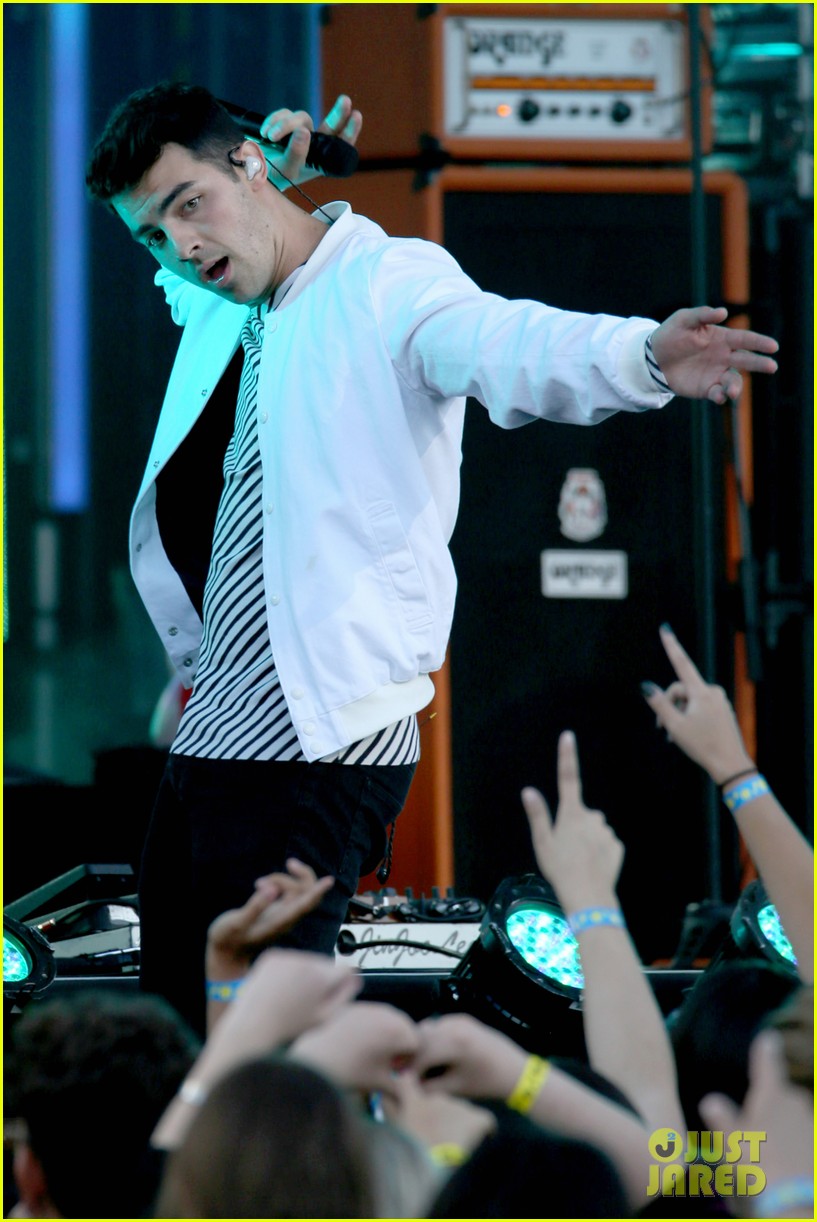 DNCE Rocks Out for Performance on 'Jimmy Kimmel Live!' | Photo 965448 ...