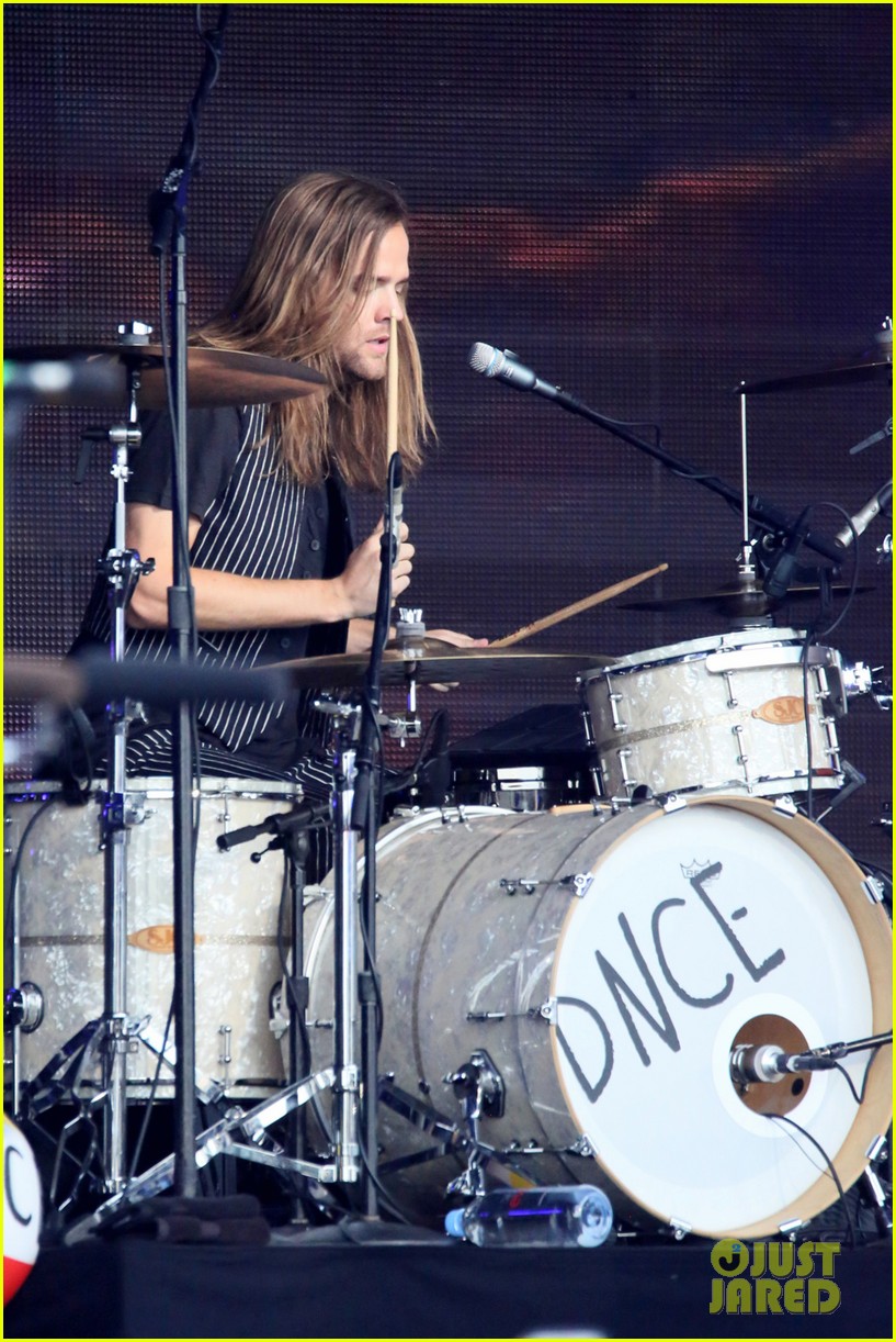 DNCE Rocks Out for Performance on 'Jimmy Kimmel Live!' | Photo 965463 ...