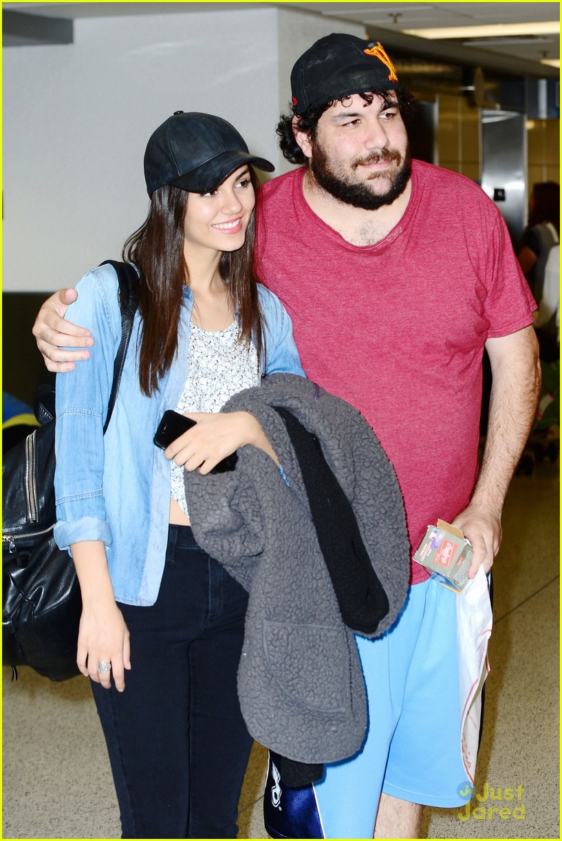 Victoria Justice Hosts 'Venice Magazine' Cover Party in Florida ...