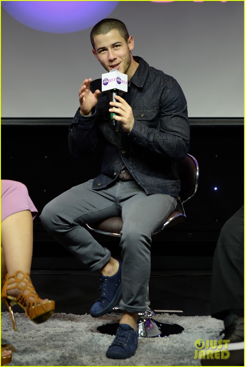 Nick Jonas Performs a 'Sole' Session for Creative Recreation | Photo ...