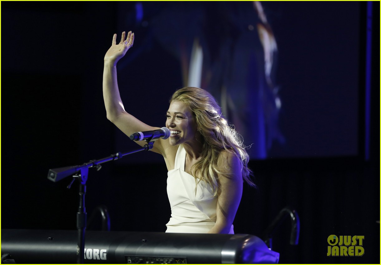 Rachel Platten Takes Dad Paul to UNICEF Children's Champion Award ...