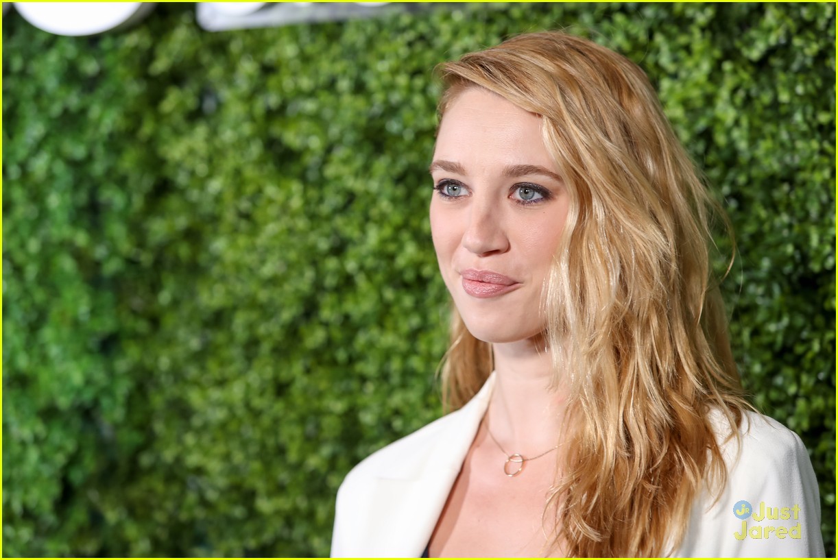 Adelaide Kane, Rachel Skarsten & Yael Grobglas Glam Up CBS' Summer ...