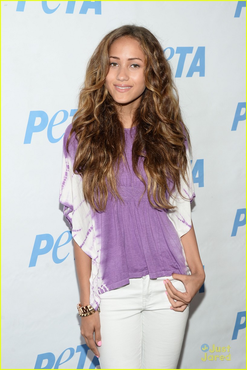 Skylar Stecker Performs Prince's 'Purple Rain' at PETA | Photo 981270 ...