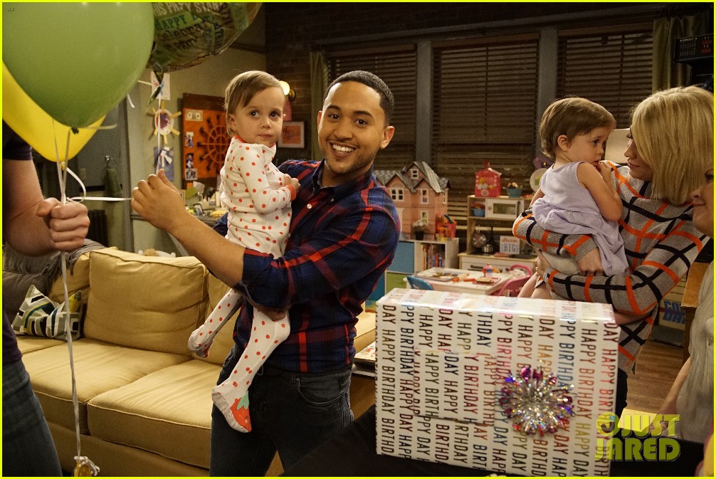Ben & Riley Kiss on Tonight's 'Baby Daddy'! | Photo 991848 - Photo ...