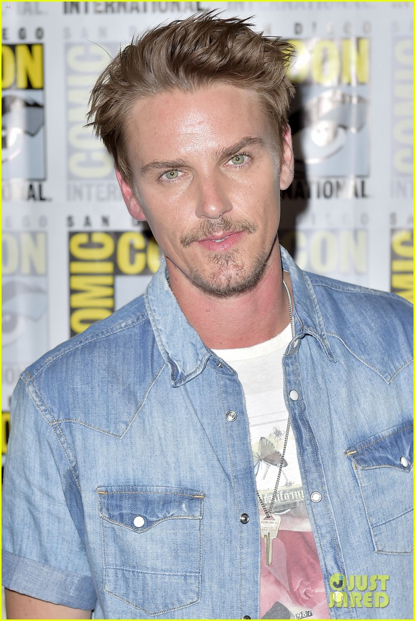 Peyton List & Riley Smith Bring 'Frequency' to Comic-Con 2016 | Photo 1001405 - Photo Gallery ...