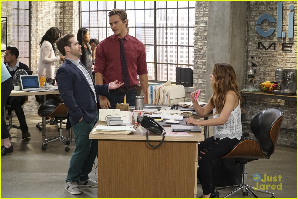 Sofia Starts Work For Logan Rawlings on Tonight's 'Young & Hungry ...