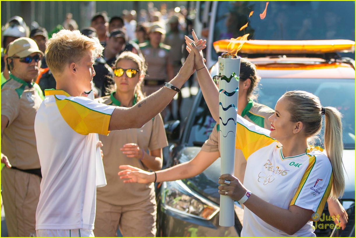 Cody Simpson Runs Olympic Torch Relay with Sister Alli in Rio | Photo ...