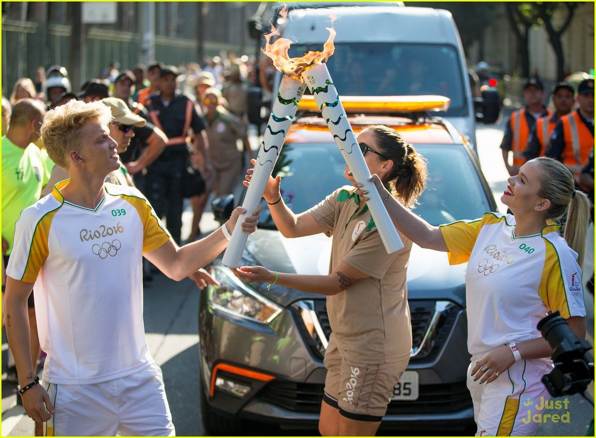 Cody Simpson Runs Olympic Torch Relay with Sister Alli in Rio | Photo ...