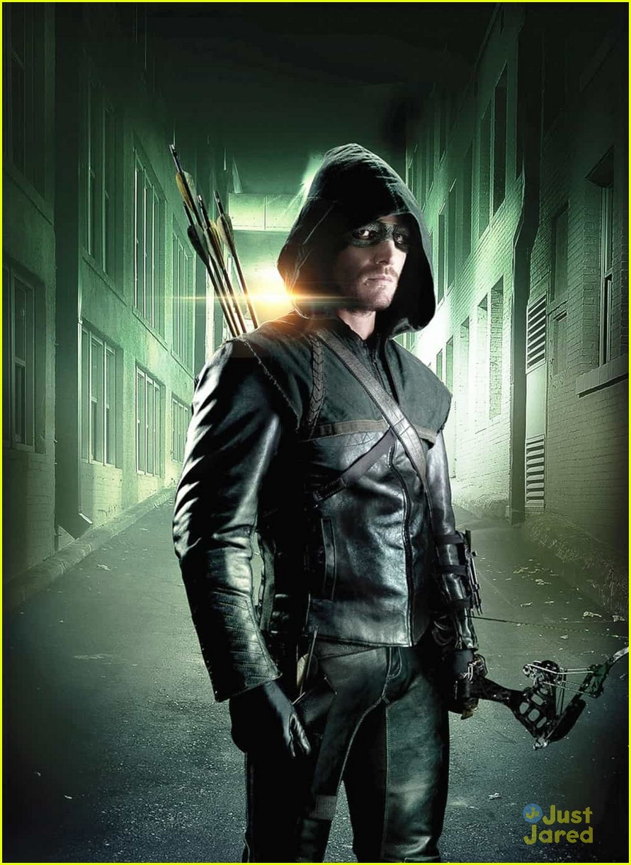 CW Superhero Showrunners Reveal One Major Character Will Come Out As ...
