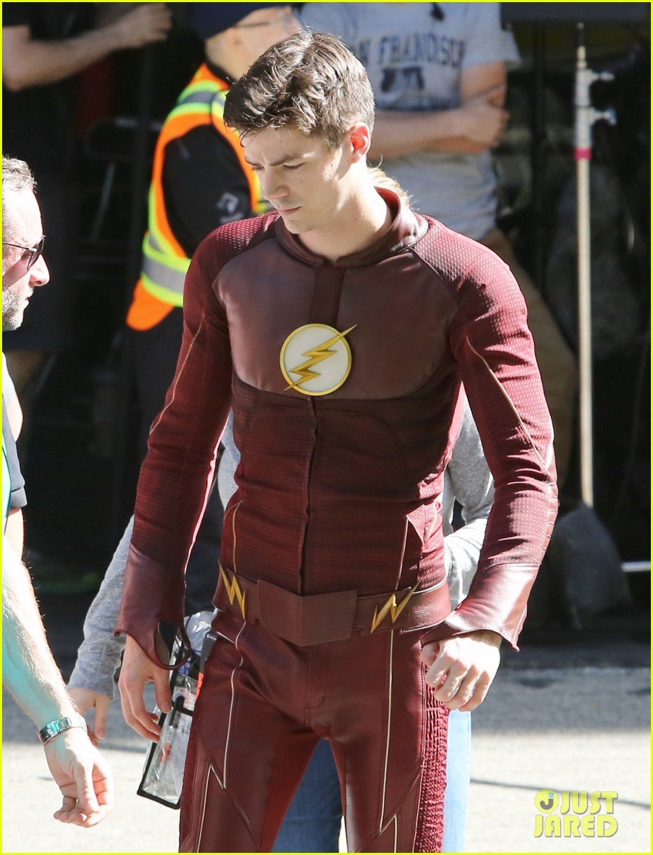 Grant Gustin Suits up for 'The Flash' Season Three! | Photo 1016582 ...