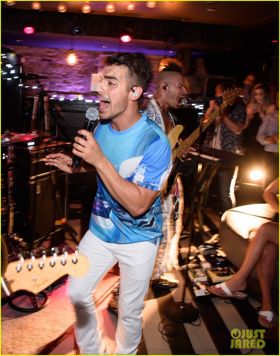 Joe Jonas & DNCE Celebrate One Year Anniversary As a Band! | Photo ...