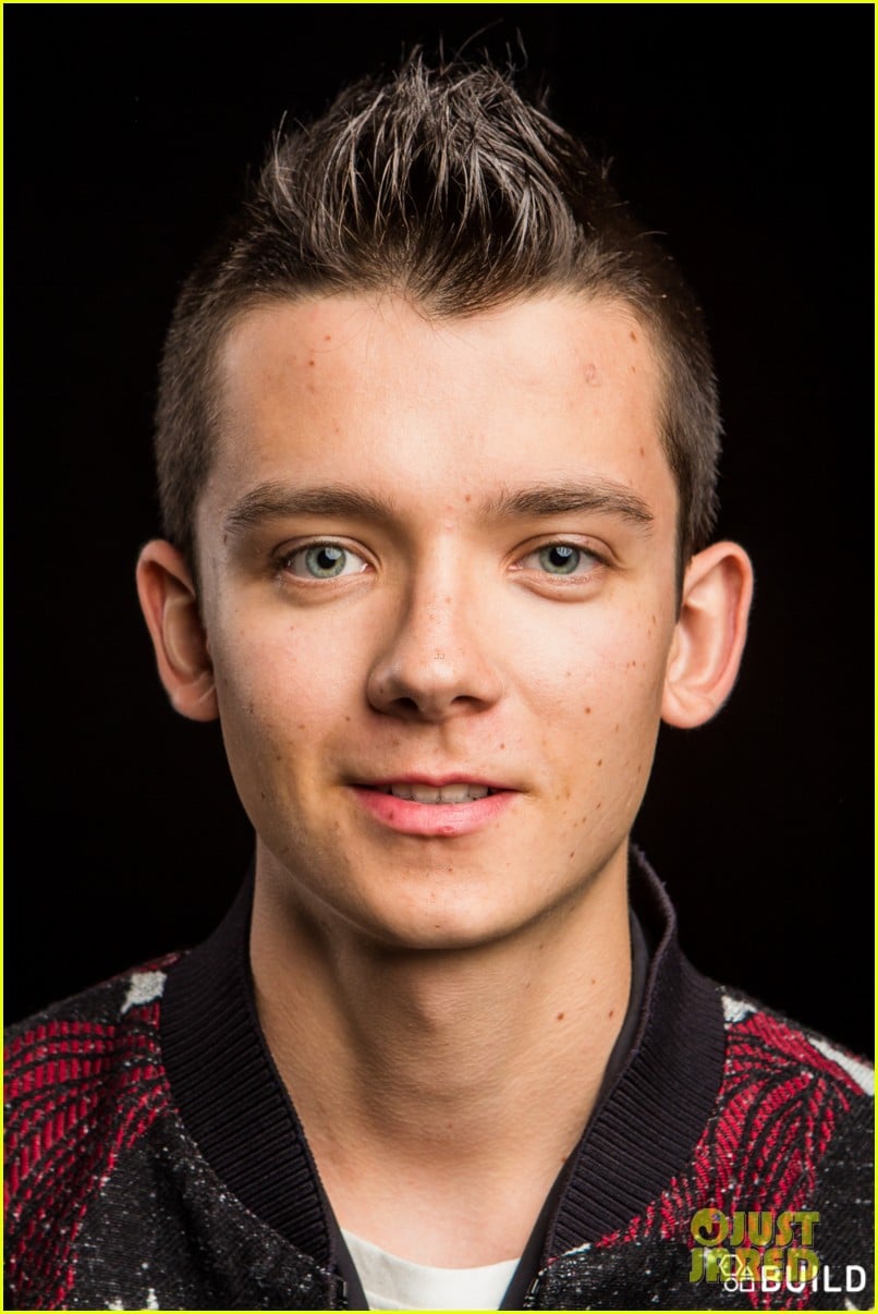 Asa Butterfield Relates A Lot To His 'Miss Peregrine' Character Jacob ...