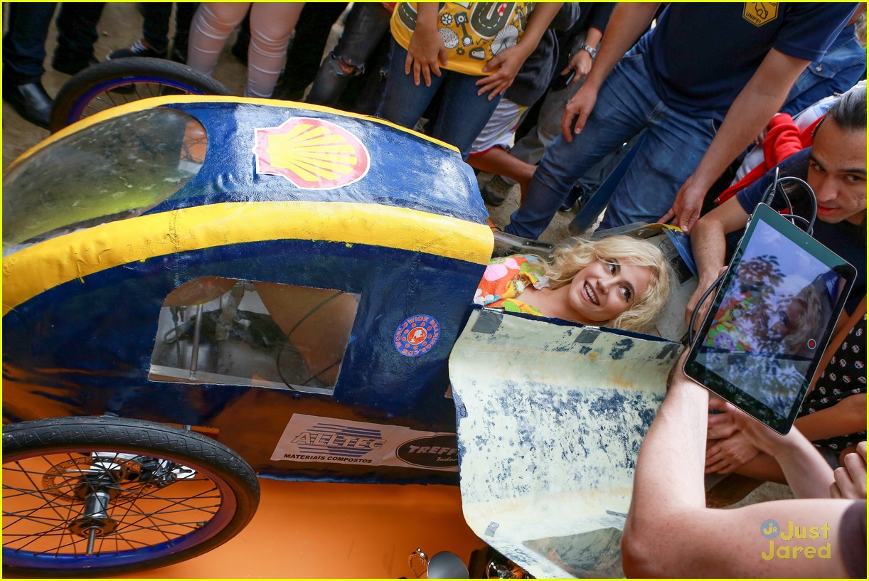 Pixie Lott Brings Color to Brazil For Shell's Make The Future Campaign ...