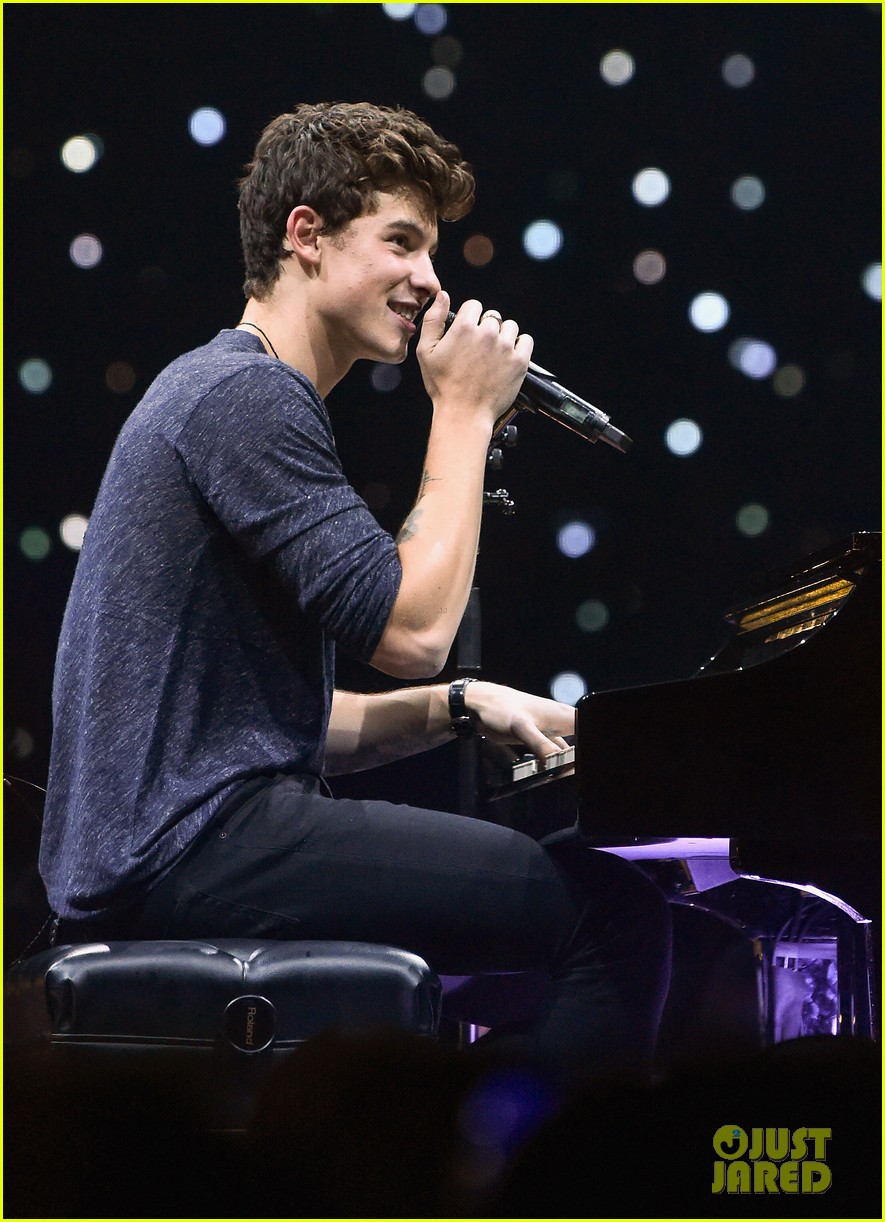 Shawn Mendes Gives Fans 'Illuminate' World Tour Preview in NYC (Set ...