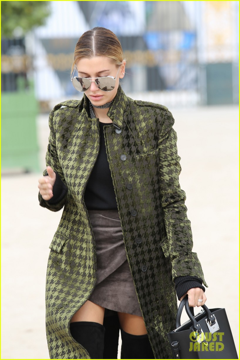 Hailey Baldwin Shoots For the Stars in Elie Saab's Paris Fashion Week ...