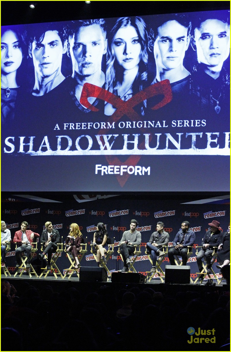Katherine McNamara & Dominic Sherwood Debut 'Shadowhunters' Season 2 ...