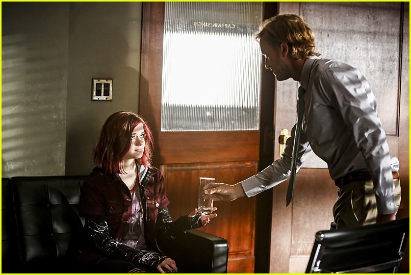 Joey King Makes Her Debut as Magenta on Tonight's 'The Flash' | Photo ...
