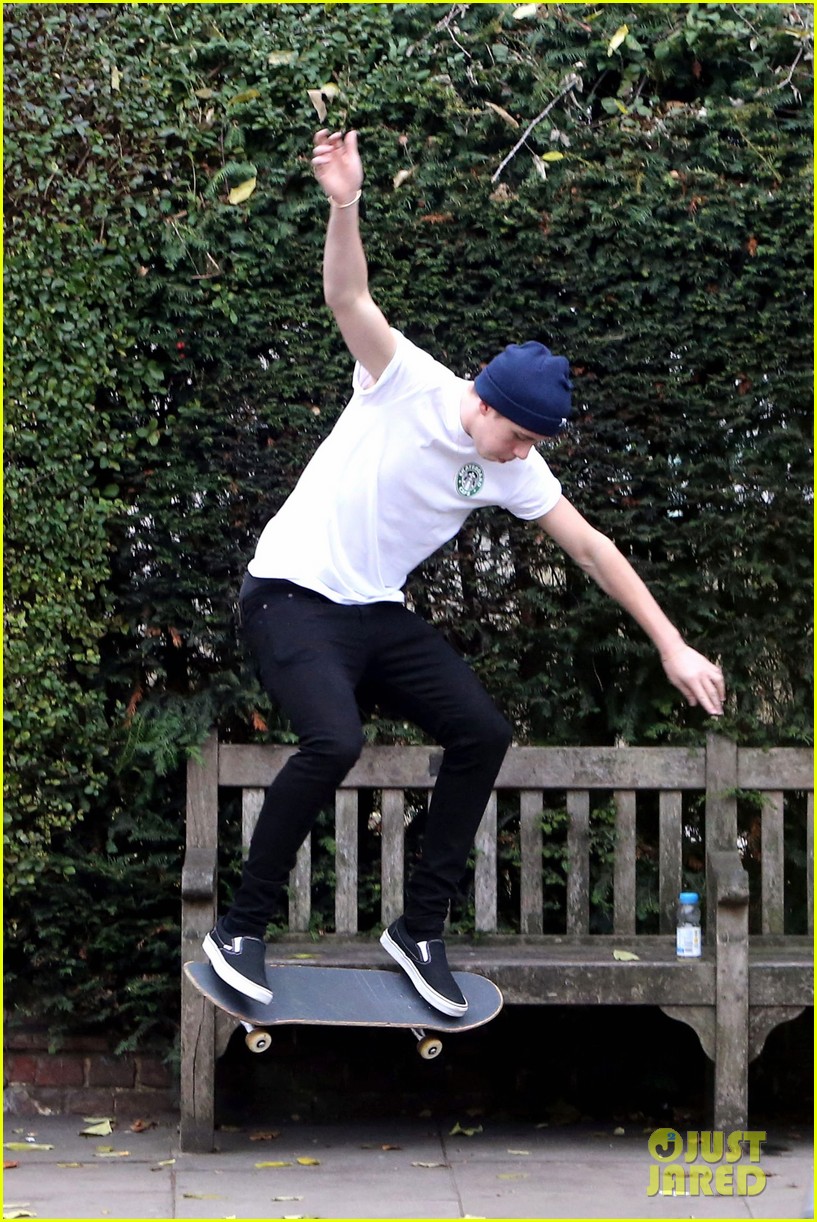 Brooklyn Beckham Shows Off Skateboarding Skills | Photo 1047851 - Photo ...