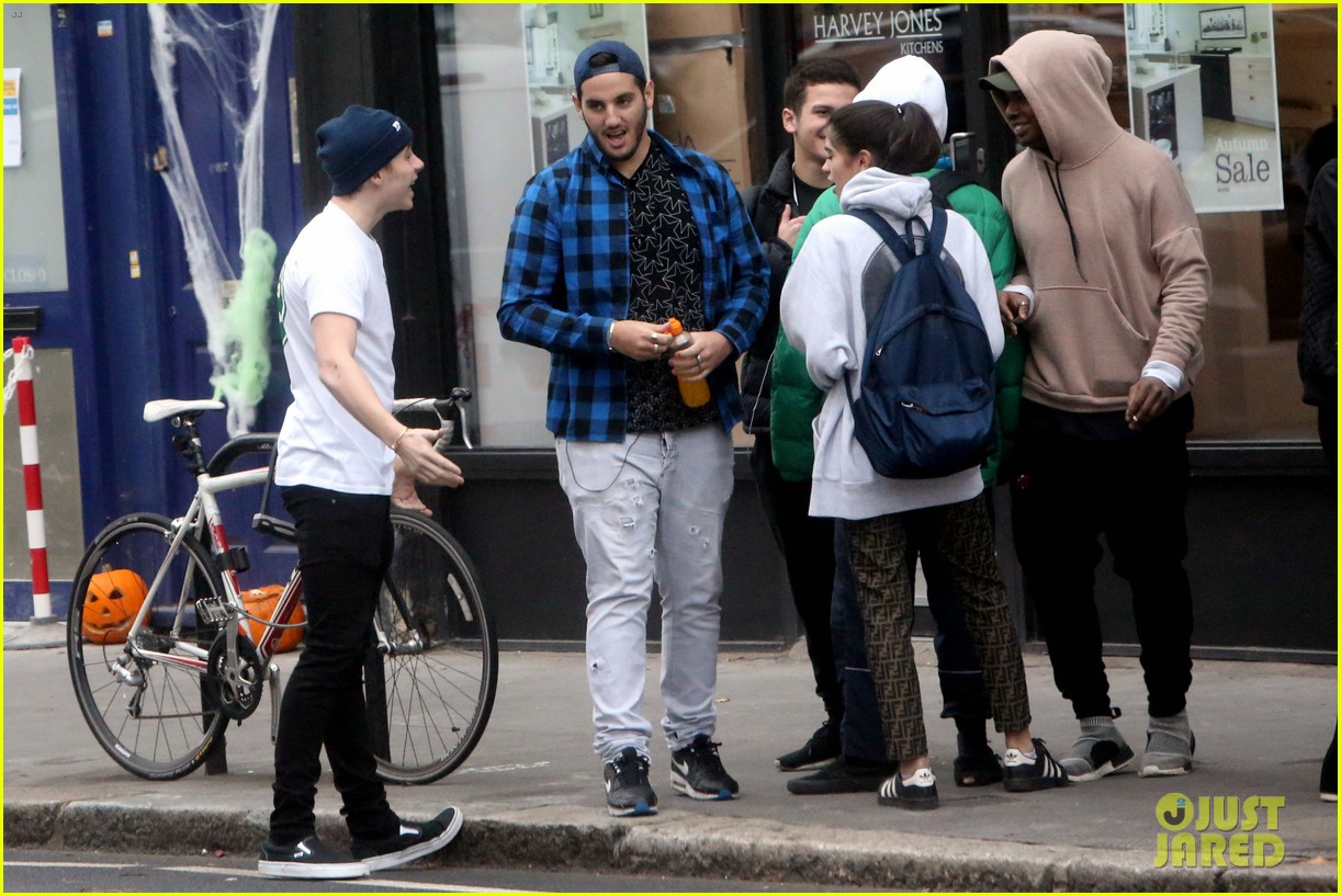 Brooklyn Beckham Shows Off Skateboarding Skills | Photo 1047875 - Photo ...